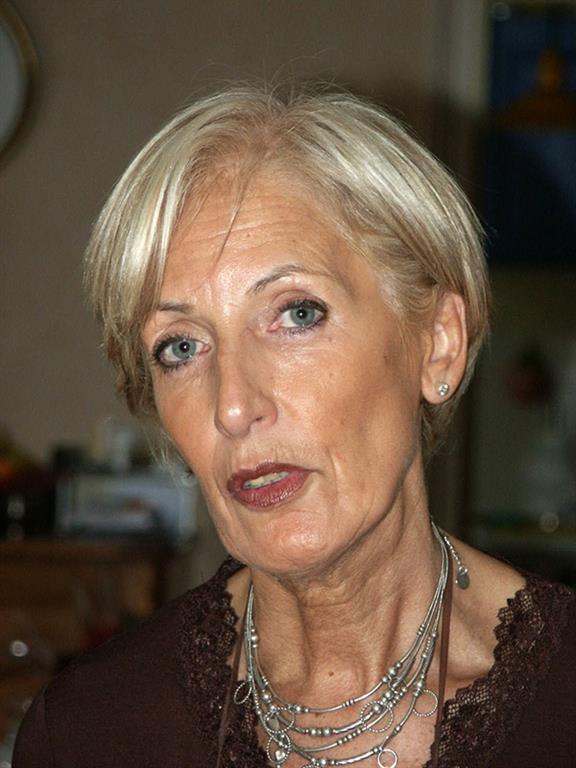 Oudere Dame van 64 Zoekt Plezier | Vrouw Zoekt Man